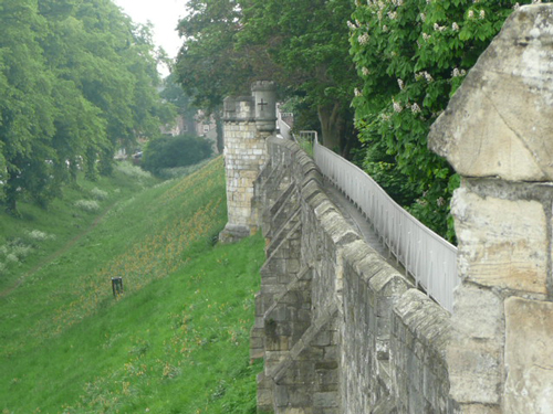 まずはヨーク市を囲む城壁の方を見に行くことにしました。