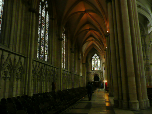 大聖堂の内部に入ります。